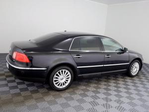 Black Volkswagen Phaeton 2006 in Tallinn, with an engine capacity of 3.20 L and mileage of 255 thousand km for 1899 €, photo 4 on AUTOMOTO.COM.LV