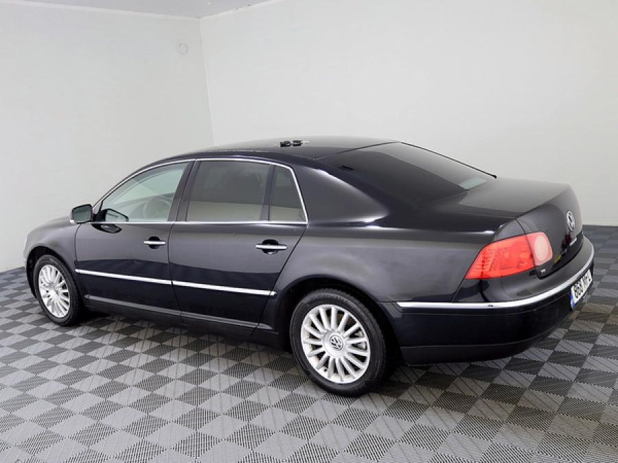 Black Volkswagen Phaeton 2006 in Tallinn, with an engine capacity of 3.20 L and mileage of 255 thousand km for 1899 €, photo 5 on AUTOMOTO.COM.LV