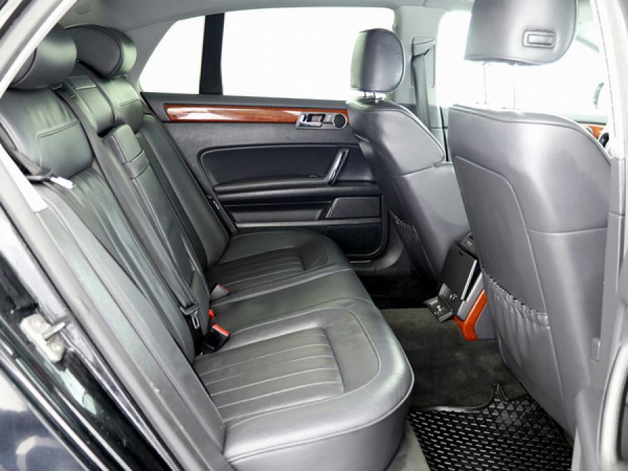 Black Volkswagen Phaeton 2006 in Tallinn, with an engine capacity of 3.20 L and mileage of 255 thousand km for 1899 €, photo 8 on AUTOMOTO.COM.LV