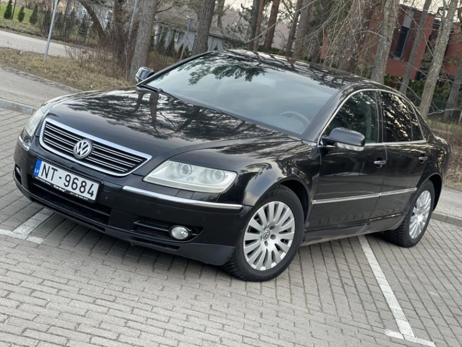 Black Volkswagen Phaeton 2007 in Riga, with an engine capacity of 3.00 L and mileage of 295 thousand km for 4250 €, photo 1 on AUTOMOTO.COM.LV