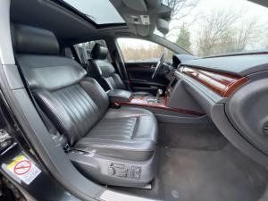 Black Volkswagen Phaeton 2007 in Riga, with an engine capacity of 3.00 L and mileage of 295 thousand km for 4250 €, photo 3 on AUTOMOTO.COM.LV