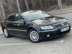 Black Volkswagen Phaeton 2007 in Riga, with an engine capacity of 3.00 L and mileage of 295 thousand km for 4250 €, photo 4 on AUTOMOTO.COM.LV