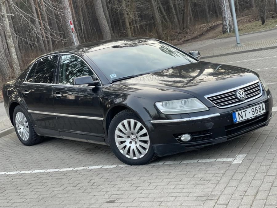 Black Volkswagen Phaeton 2007 in Riga, with an engine capacity of 3.00 L and mileage of 295 thousand km for 4250 €, photo 4 on AUTOMOTO.COM.LV