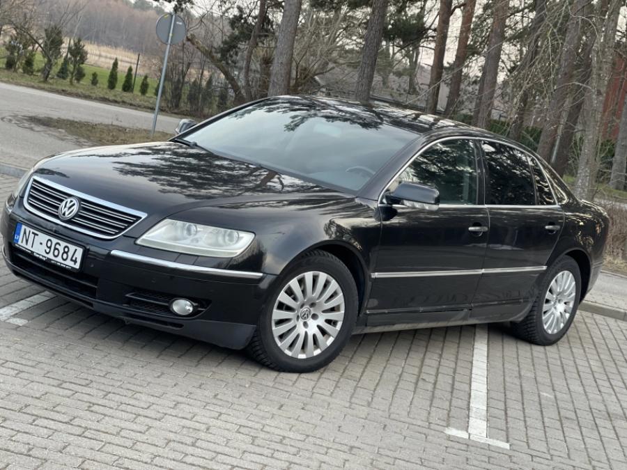 Black Volkswagen Phaeton 2007 in Riga, with an engine capacity of 3.00 L and mileage of 295 thousand km for 4250 €, photo 5 on AUTOMOTO.COM.LV