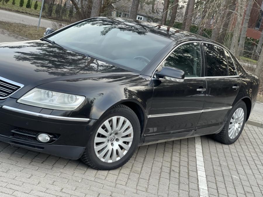 Black Volkswagen Phaeton 2007 in Riga, with an engine capacity of 3.00 L and mileage of 295 thousand km for 4250 €, photo 7 on AUTOMOTO.COM.LV