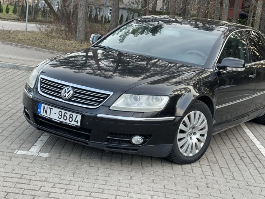 Black Volkswagen Phaeton 2007 in Riga, with an engine capacity of 3.00 L and mileage of 295 thousand km for 4250 €, photo 8 on AUTOMOTO.COM.LV