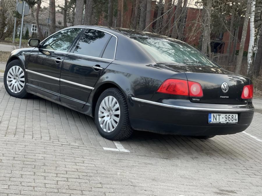 Black Volkswagen Phaeton 2007 in Riga, with an engine capacity of 3.00 L and mileage of 295 thousand km for 4250 €, photo 10 on AUTOMOTO.COM.LV
