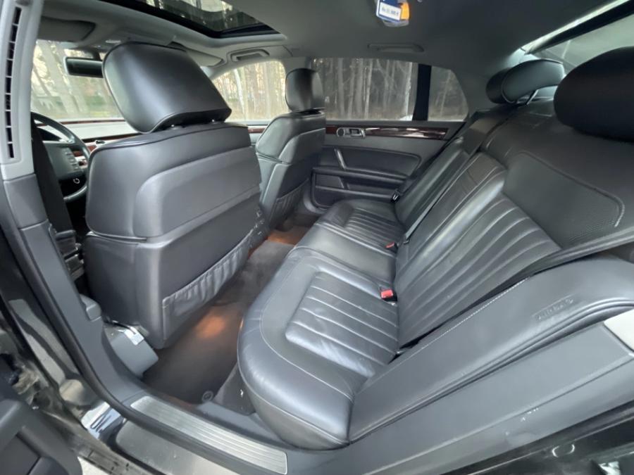 Black Volkswagen Phaeton 2007 in Riga, with an engine capacity of 3.00 L and mileage of 295 thousand km for 4250 €, photo 13 on AUTOMOTO.COM.LV