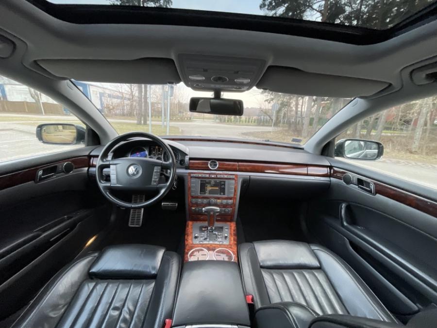 Black Volkswagen Phaeton 2007 in Riga, with an engine capacity of 3.00 L and mileage of 295 thousand km for 4250 €, photo 16 on AUTOMOTO.COM.LV