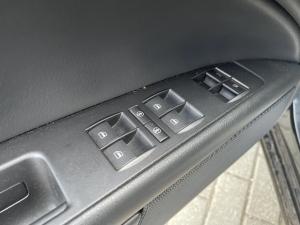 Black Volkswagen Phaeton 2007 in Riga, with an engine capacity of 3.00 L and mileage of 295 thousand km for 4250 €, photo 18 on AUTOMOTO.COM.LV