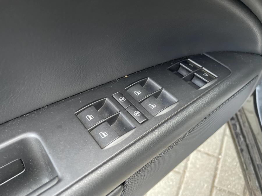 Black Volkswagen Phaeton 2007 in Riga, with an engine capacity of 3.00 L and mileage of 295 thousand km for 4250 €, photo 18 on AUTOMOTO.COM.LV