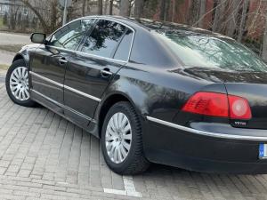 Black Volkswagen Phaeton 2007 in Riga, with an engine capacity of 3.00 L and mileage of 295 thousand km for 4250 €, photo 22 on AUTOMOTO.COM.LV