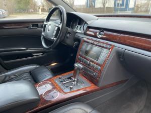 Black Volkswagen Phaeton 2007 in Riga, with an engine capacity of 3.00 L and mileage of 295 thousand km for 4250 €, photo 24 on AUTOMOTO.COM.LV