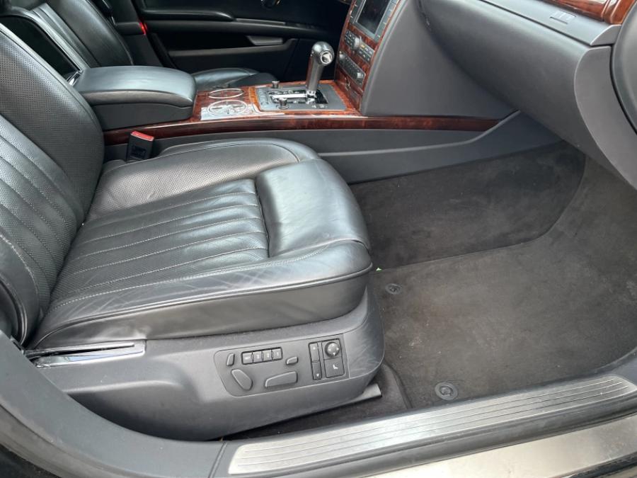 Black Volkswagen Phaeton 2007 in Riga, with an engine capacity of 3.00 L and mileage of 295 thousand km for 4250 €, photo 26 on AUTOMOTO.COM.LV