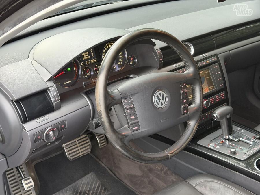 Black Volkswagen Phaeton 2007 in Panevezys, with an engine capacity of 3.00 L and mileage of 335 thousand km for 1500 €, photo 9 on AUTOMOTO.COM.LV