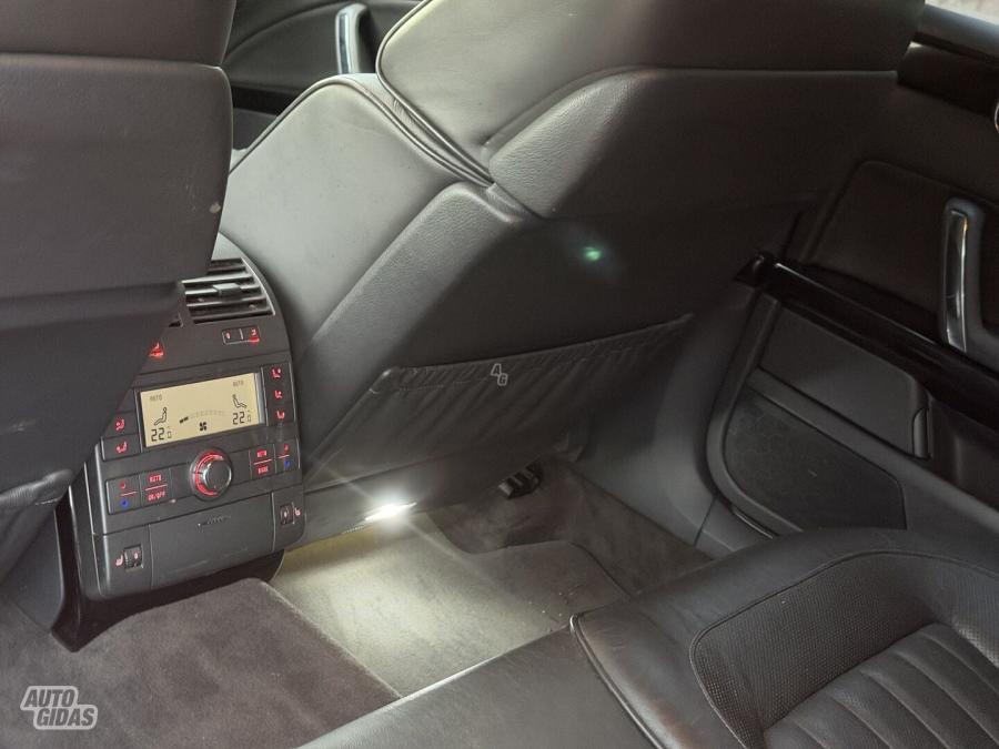 Black Volkswagen Phaeton 2007 in Panevezys, with an engine capacity of 3.00 L and mileage of 335 thousand km for 1500 €, photo 10 on AUTOMOTO.COM.LV