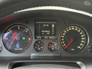 Black Volkswagen Phaeton 2007 in Panevezys, with an engine capacity of 3.00 L and mileage of 335 thousand km for 1500 €, photo 11 on AUTOMOTO.COM.LV