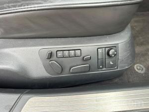 Black Volkswagen Phaeton 2007 in Riga, with an engine capacity of 3.00 L and mileage of 296 thousand km for 1990 €, photo 6 on AUTOMOTO.COM.LV