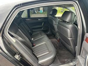 Black Volkswagen Phaeton 2007 in Riga, with an engine capacity of 3.00 L and mileage of 296 thousand km for 1990 €, photo 7 on AUTOMOTO.COM.LV