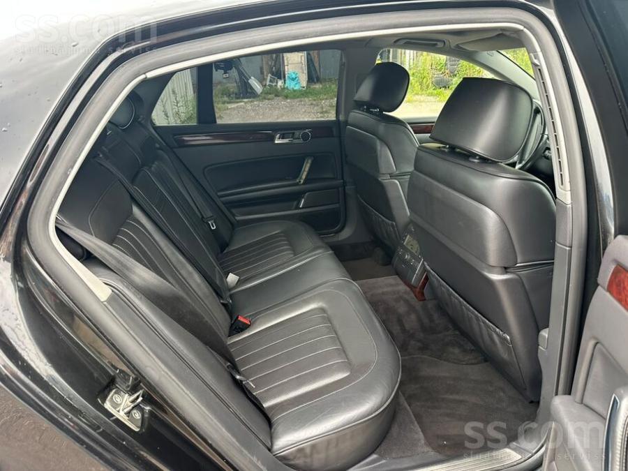 Black Volkswagen Phaeton 2007 in Riga, with an engine capacity of 3.00 L and mileage of 296 thousand km for 1990 €, photo 7 on AUTOMOTO.COM.LV