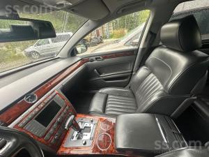 Black Volkswagen Phaeton 2007 in Riga, with an engine capacity of 3.00 L and mileage of 296 thousand km for 1990 €, photo 9 on AUTOMOTO.COM.LV