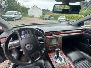Black Volkswagen Phaeton 2007 in Riga, with an engine capacity of 3.00 L and mileage of 296 thousand km for 1990 €, photo 10 on AUTOMOTO.COM.LV