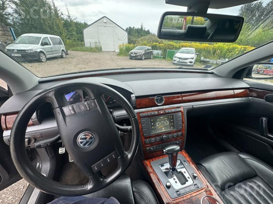 Black Volkswagen Phaeton 2007 in Riga, with an engine capacity of 3.00 L and mileage of 296 thousand km for 1990 €, photo 10 on AUTOMOTO.COM.LV