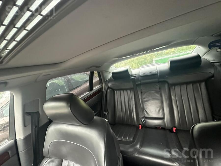Black Volkswagen Phaeton 2007 in Riga, with an engine capacity of 3.00 L and mileage of 296 thousand km for 1990 €, photo 11 on AUTOMOTO.COM.LV