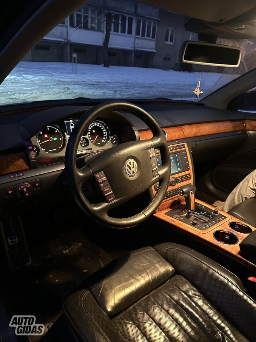 Black Volkswagen Phaeton 2008 in Klaipeda, with an engine capacity of 3.00 L and mileage of 317 thousand km for 2370 €, photo 7 on AUTOMOTO.COM.LV