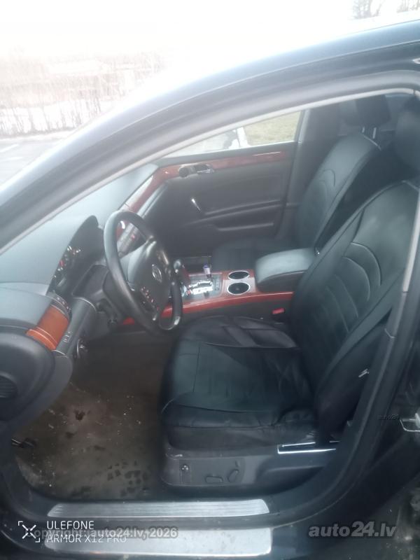 Black Volkswagen Phaeton 2008 in Rapla, with an engine capacity of 3.00 L and mileage of 420 thousand km for 2999 €, photo 5 on AUTOMOTO.COM.LV