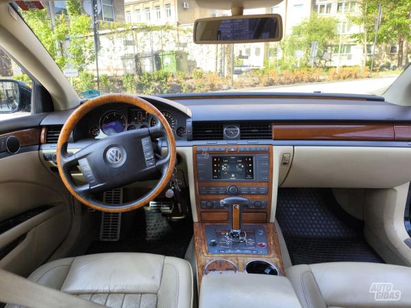 Black Volkswagen Phaeton 2008 in Vilnius, with an engine capacity of 3.00 L and mileage of 263 thousand km for 1800 €, photo 4 on AUTOMOTO.COM.LV