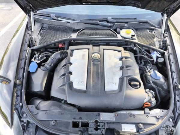 Black Volkswagen Phaeton 2008 in Vilnius, with an engine capacity of 3.00 L and mileage of 263 thousand km for 1800 €, photo 7 on AUTOMOTO.COM.LV