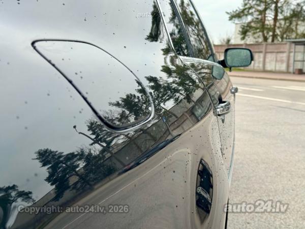 Black Volkswagen Phaeton 2008 in Tallinn, with an engine capacity of 3.00 L and mileage of 172 thousand km for 9190 €, photo 8 on AUTOMOTO.COM.LV