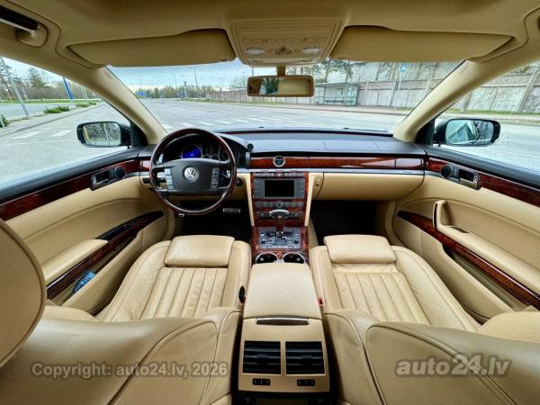 Black Volkswagen Phaeton 2008 in Tallinn, with an engine capacity of 3.00 L and mileage of 172 thousand km for 9190 €, photo 10 on AUTOMOTO.COM.LV
