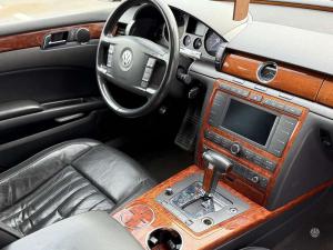 Melns Volkswagen Phaeton 2008 Viļņa, ar dzinēja tilpumu 2.97 L un nobraukumu 305 tūkst. km par 2850 €, foto 13 vietnē AUTOMOTO.COM.LV