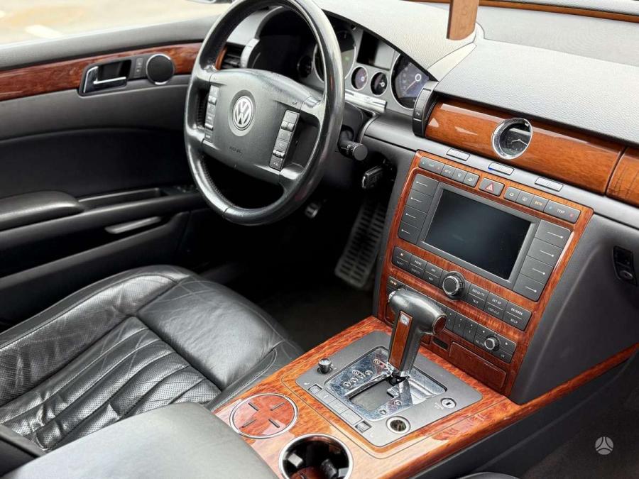 Melns Volkswagen Phaeton 2008 Viļņa, ar dzinēja tilpumu 2.97 L un nobraukumu 305 tūkst. km par 2850 €, foto 13 vietnē AUTOMOTO.COM.LV