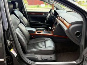 Melns Volkswagen Phaeton 2008 Viļņa, ar dzinēja tilpumu 2.97 L un nobraukumu 305 tūkst. km par 2850 €, foto 14 vietnē AUTOMOTO.COM.LV