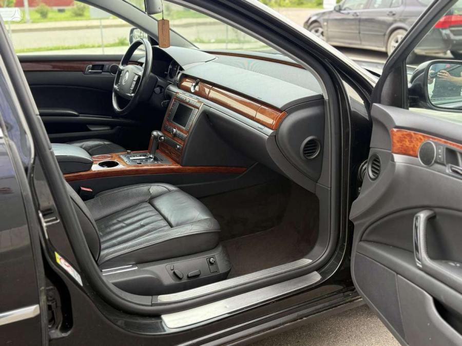 Melns Volkswagen Phaeton 2008 Viļņa, ar dzinēja tilpumu 2.97 L un nobraukumu 305 tūkst. km par 2850 €, foto 15 vietnē AUTOMOTO.COM.LV