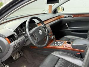 Melns Volkswagen Phaeton 2008 Viļņa, ar dzinēja tilpumu 2.97 L un nobraukumu 305 tūkst. km par 2850 €, foto 19 vietnē AUTOMOTO.COM.LV