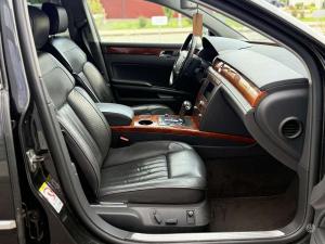 Melns Volkswagen Phaeton 2008 Viļņa, ar dzinēja tilpumu 2.97 L un nobraukumu 305 tūkst. km par 2900 €, foto 12 vietnē AUTOMOTO.COM.LV