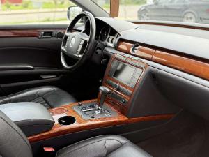 Melns Volkswagen Phaeton 2008 Viļņa, ar dzinēja tilpumu 2.97 L un nobraukumu 305 tūkst. km par 2900 €, foto 13 vietnē AUTOMOTO.COM.LV