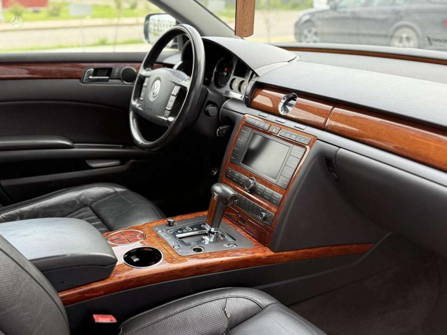 Melns Volkswagen Phaeton 2008 Viļņa, ar dzinēja tilpumu 2.97 L un nobraukumu 305 tūkst. km par 2900 €, foto 13 vietnē AUTOMOTO.COM.LV