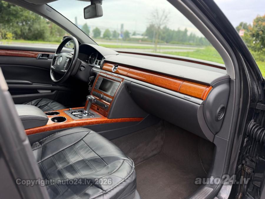 Черный Фольксваген Фаетон 2008 в Таллин, объемом двигателя 3.00 л и пробегом 400 тыс. км за 1900 €, фото 10 на AUTOMOTO.COM.LV