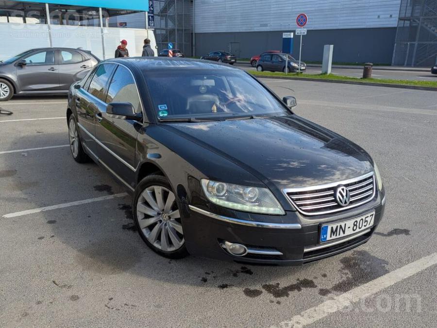 Black Volkswagen Phaeton 2009 in Riga, with an engine capacity of 3.00 L and mileage of 291 thousand km for 4500 €, photo 1 on AUTOMOTO.COM.LV