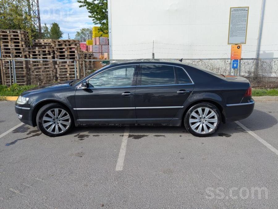Black Volkswagen Phaeton 2009 in Riga, with an engine capacity of 3.00 L and mileage of 291 thousand km for 4500 €, photo 4 on AUTOMOTO.COM.LV