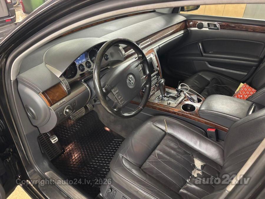Melns Volkswagen Phaeton 2009 Tallina, ar dzinēja tilpumu 3.00 L un nobraukumu 340 tūkst. km par 3999 €, foto 5 vietnē AUTOMOTO.COM.LV