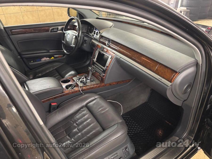 Melns Volkswagen Phaeton 2009 Tallina, ar dzinēja tilpumu 3.00 L un nobraukumu 340 tūkst. km par 3999 €, foto 6 vietnē AUTOMOTO.COM.LV