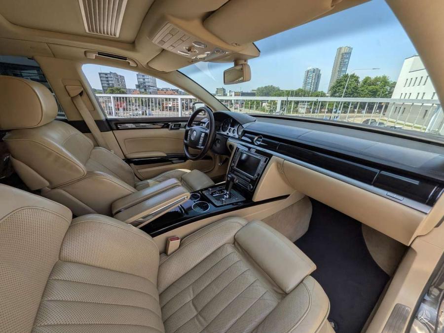 Melns Volkswagen Phaeton 2009 Viļņa, ar dzinēja tilpumu 4.17 L un nobraukumu 382 tūkst. km par 8000 €, foto 18 vietnē AUTOMOTO.COM.LV