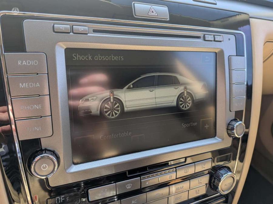 Melns Volkswagen Phaeton 2009 Viļņa, ar dzinēja tilpumu 4.17 L un nobraukumu 382 tūkst. km par 8000 €, foto 26 vietnē AUTOMOTO.COM.LV