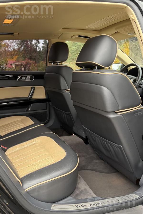 Black Volkswagen Phaeton 2010 in Jurmala, with an engine capacity of 3.00 L and mileage of 212 thousand km for 6700 €, photo 11 on AUTOMOTO.COM.LV